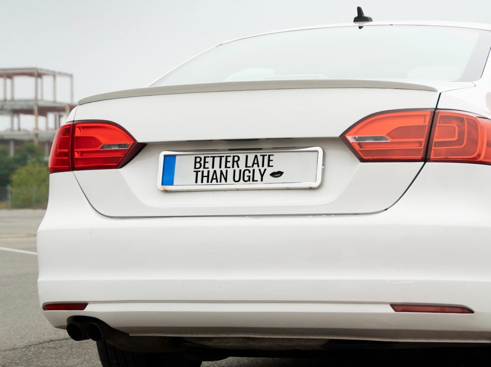 Totul despre suporturile de numere auto personalizabile - DGeneration